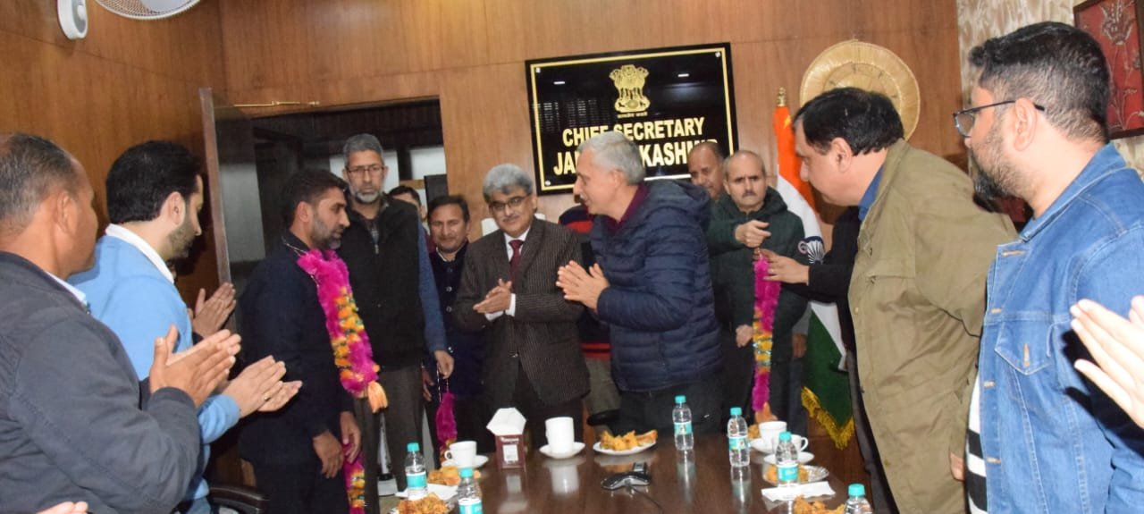 CS Atal Dulloo accords farewell to Syed Shafi; hails his 37 years of ...