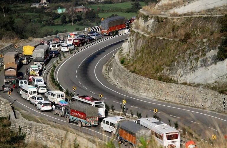 One-way traffic allowed for LMVs on Jammu-Srinagar NW, Mughal Road open ...
